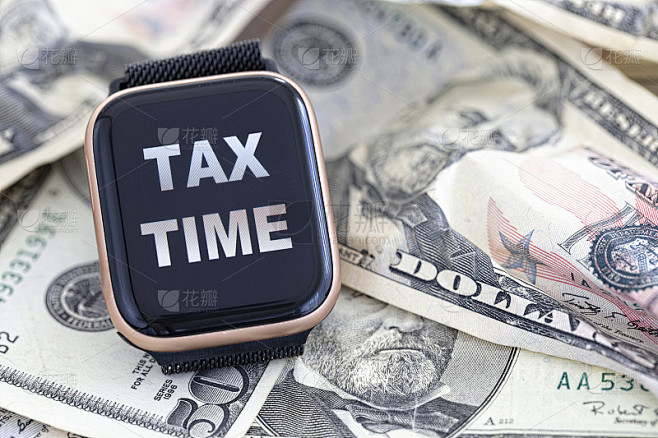 看着美国钞票上的税务时间
