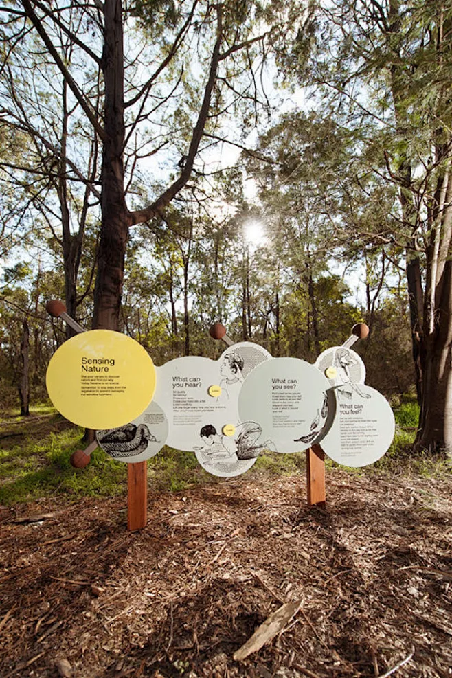 #全球导视设计之美# 韦弗利山谷保护区导视系统设计 | Heine jones公司 基于韦弗利山谷保护区的设施，Heine jones公司设计了多种类型的标牌，综合信息导视牌采用不锈钢材料 ...