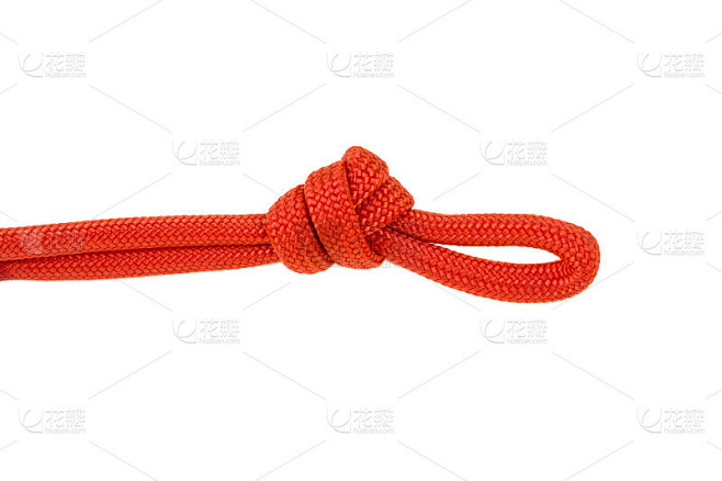 红色的绳子在白色的背景上打结