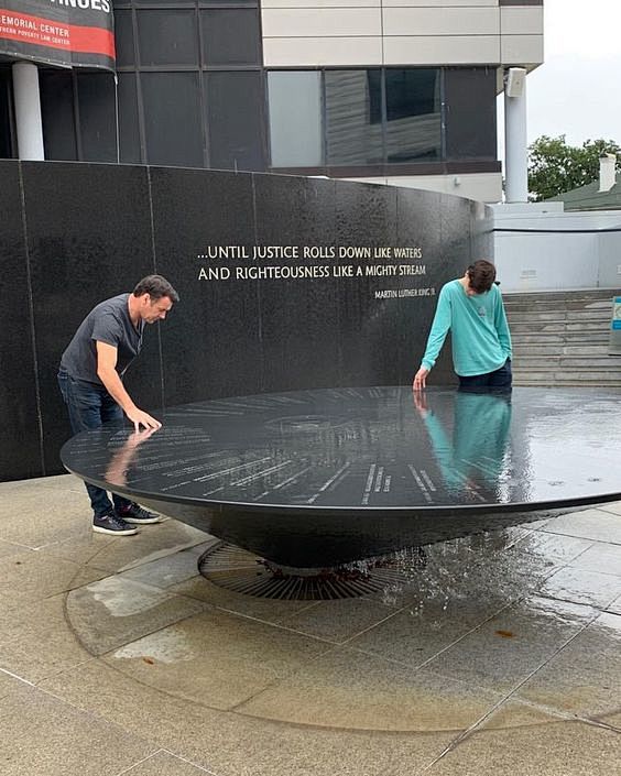 林璎作品：民权纪念馆~Civil Rights Memorial – Maya Lin, 1989