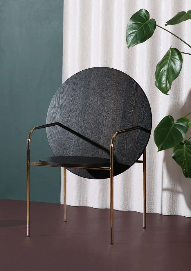 Yalta chair : The Yalta chair is an ironic paraphrase for the luxurious ...