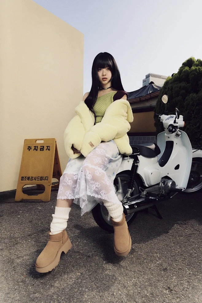 UGG® 发布 2024 秋冬系列「FEELS LIKE UGG」广告大片-花瓣网