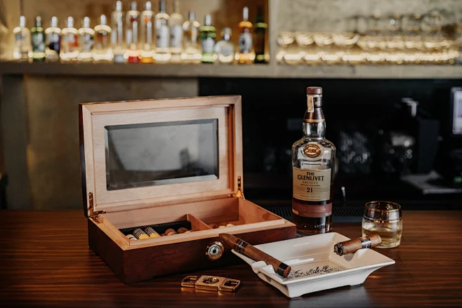 Behance 上的 Whisky & Cigar-花瓣网