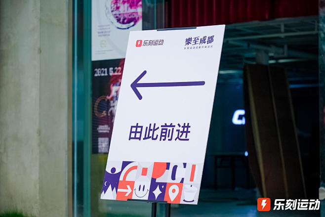 由此进KT板画架指引