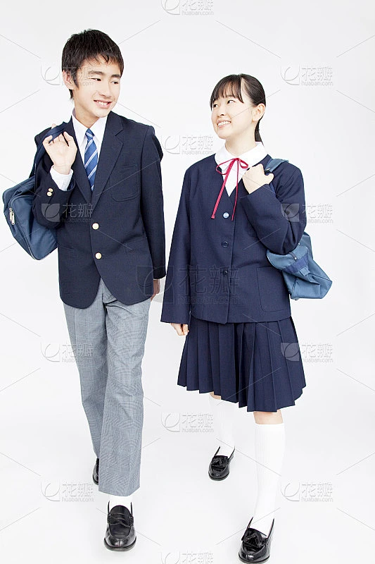 初中男生和女生走在一起素材-花瓣网