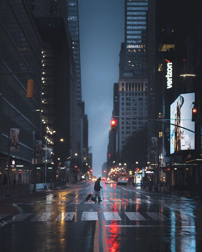 摄影师Nicolas Miller镜头下的纽约街景，繁华到冷落，从喧闹到沉寂