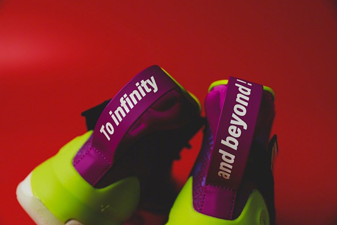 Toy Story x LI-NING Yushuai XIII——《玩具总动员》联名的驭帅13 “巴斯光年”版本 （6240 x 4160 ...