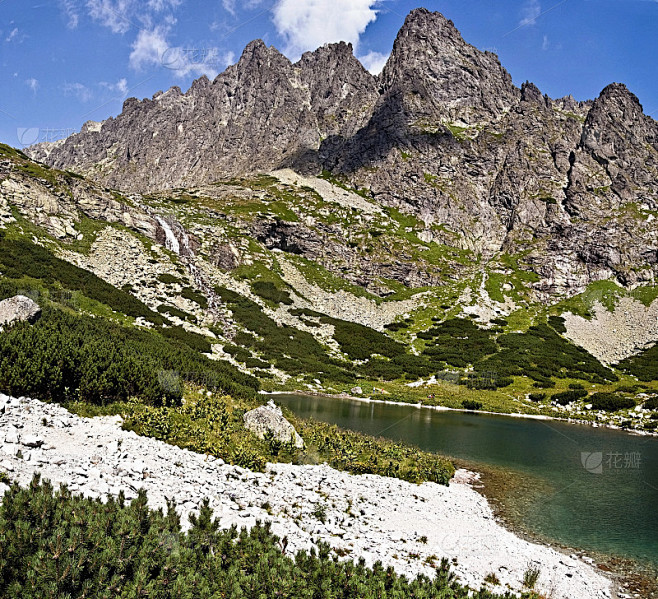 Velicka dolina山谷，湖，瀑布和山峰在高塔特拉斯山脉在斯洛伐克