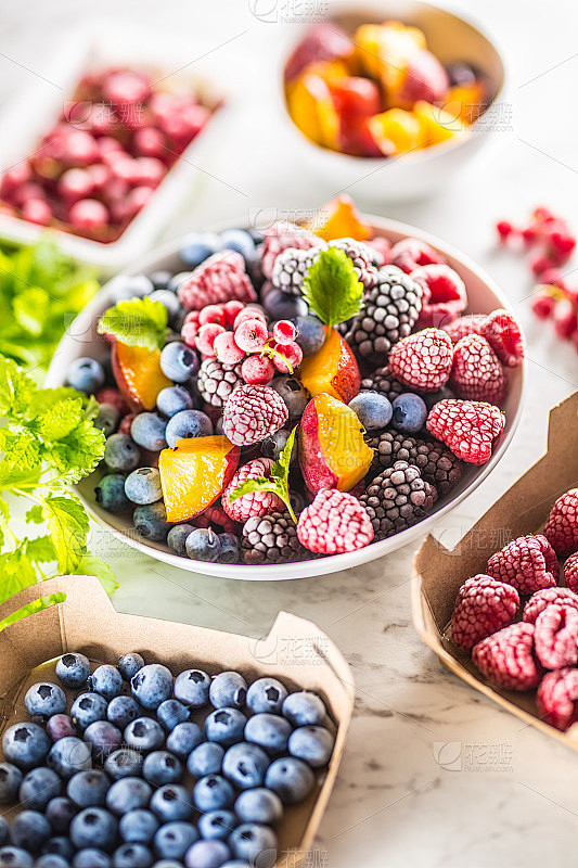冷冻水果，蓝莓，黑莓，覆盆子，红醋栗，桃，香草，梅莉莎