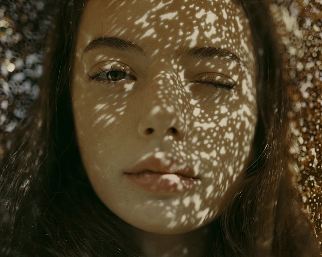 Julia : Photography: Marta Bevacqua; Model: Julia @ Mademoiselle-花瓣网