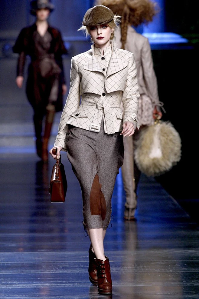 Christian Dior Fall 2010 Ready-to-Wear Fashion Show - Vogue : See the ...