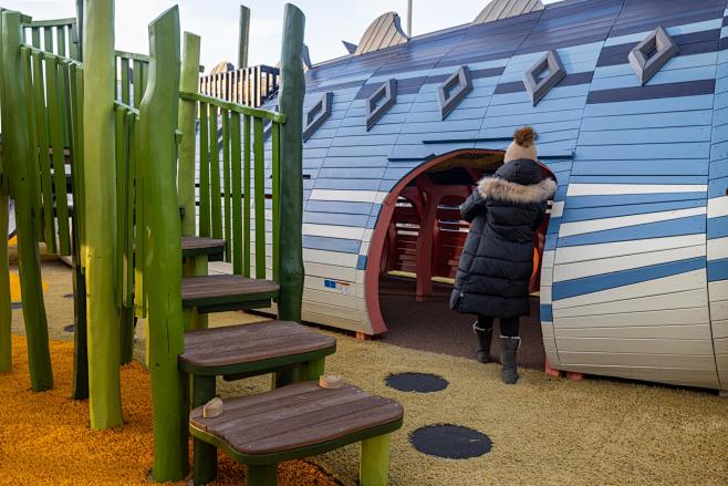 monstrum-playgrounds-accessible-steps-accessible-entrance-playground ...