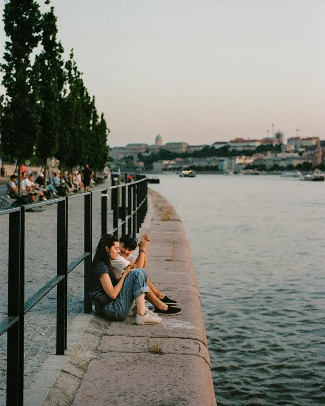 布达佩斯街头的浪漫 03 | Peter Varsics胶片影像 -花瓣网