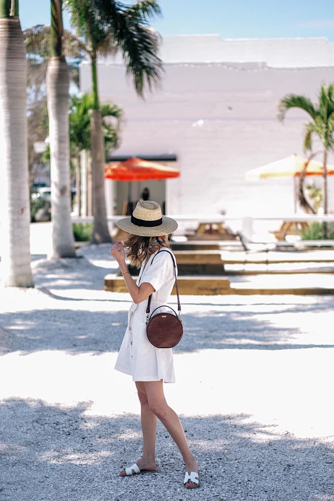 Jess Ann Kirby styles a Moon River Linen Dress and Brahmin Lane ...