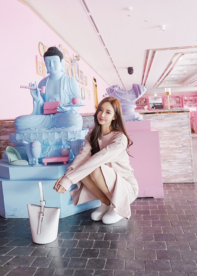 女性蹲姿照片人体结构参考来自cgbook.cn (626)