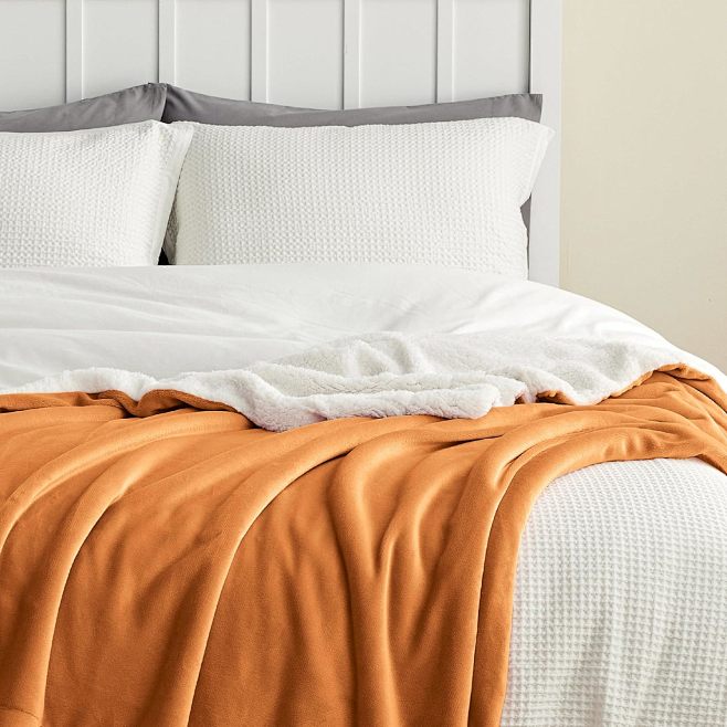 Amazon.com: Bedsure 羊羔绒抱毯 双面绒床毯 超细纤维四季奢华蓬松毛毯 适用于床或沙发 : 家居、厨具、家装