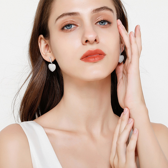 YINGBOO S925银经典高级感心形爱心满镶钻耳环耳钉短款修饰耳坠女-淘宝网