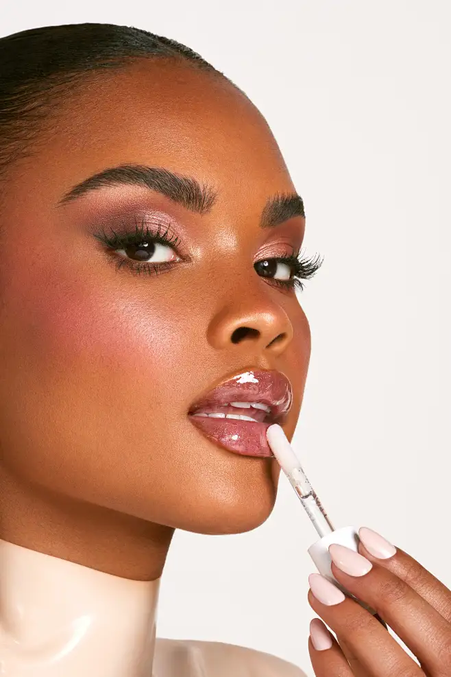 plumping-gloss-kylie-plumping-gloss-is-your-go-to-for-a-comfortable