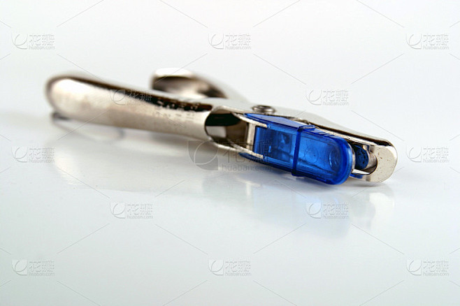蓝色Holepunch
