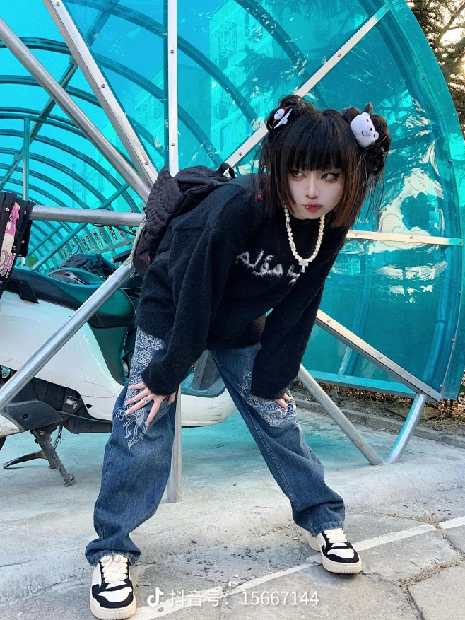 图片_女性动态 真人图片素材-花瓣网