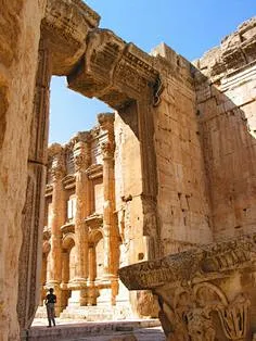 TEMPLO DE BACO en Baalbek, Líbano, s. II a. C - Fusiona soluciones ...