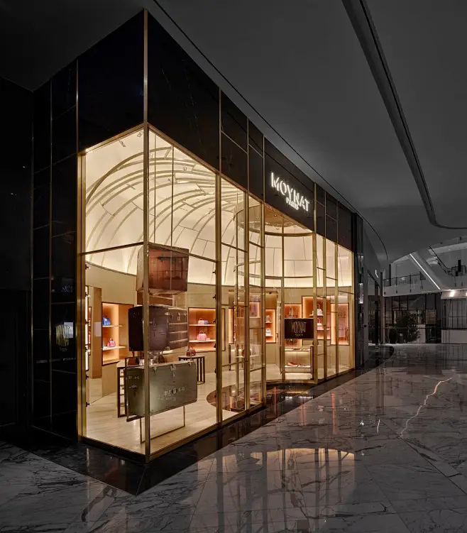 MOYNAT DUBAI : Located in the new fashion arcade of the unmissable ...