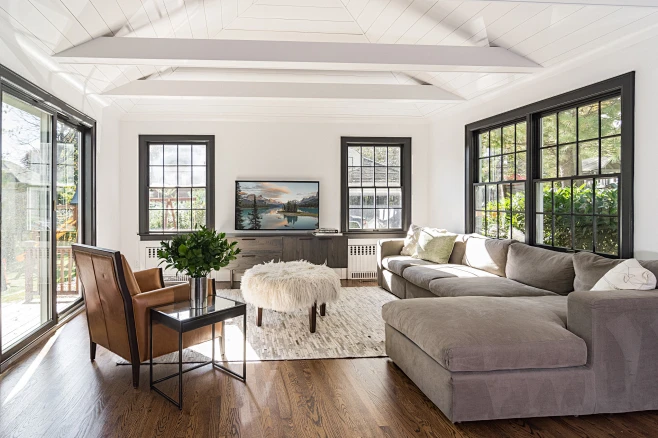Family room - mid-sized transitional open concept medium tone wood ...