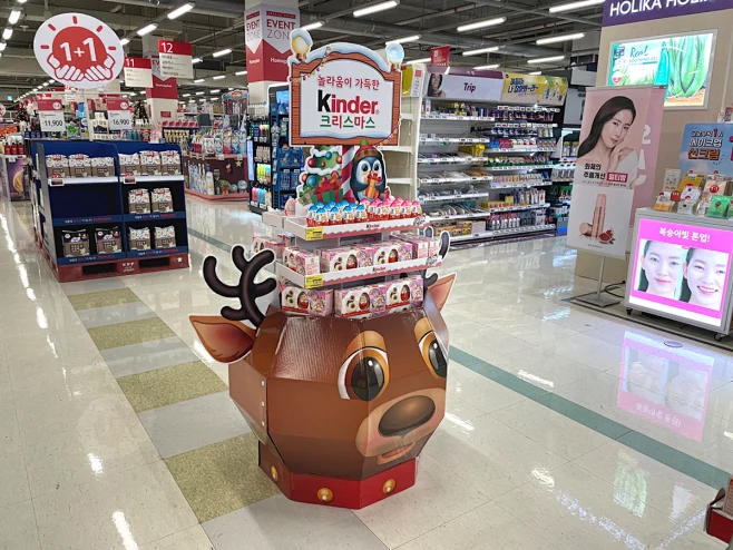 Christmas design kinder marketing pop posm Retail shop store VMD-花瓣网