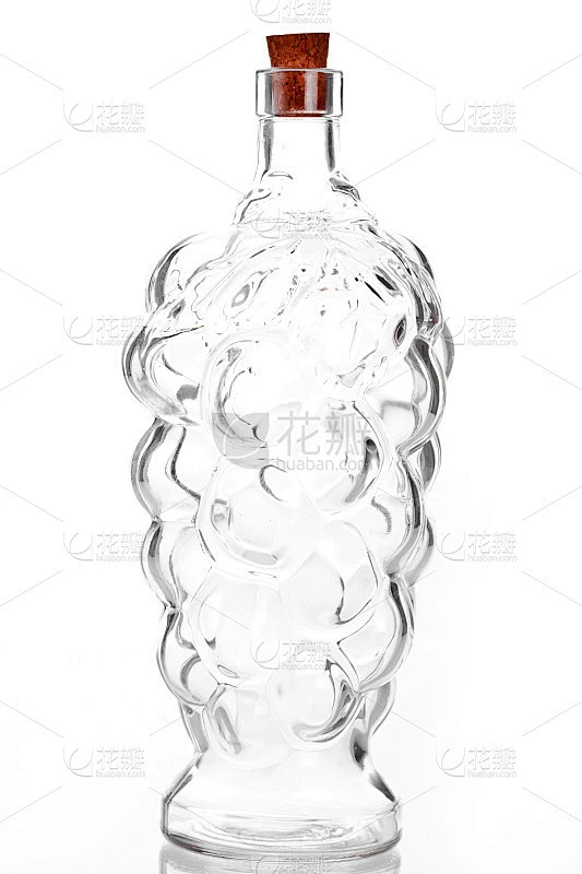 单一的玻璃水瓶孤立素材-花瓣网