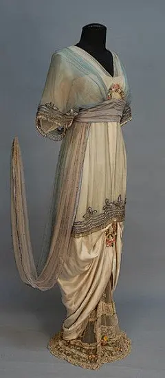 The dress is Christian Dior Hatue Coture collection, Palladium dress ...