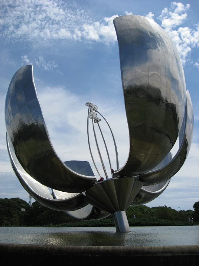 位于布宜诺斯艾利斯的阿根廷钢花雕塑-中国公共艺术网|中国公共雕塑网雕塑-花瓣网