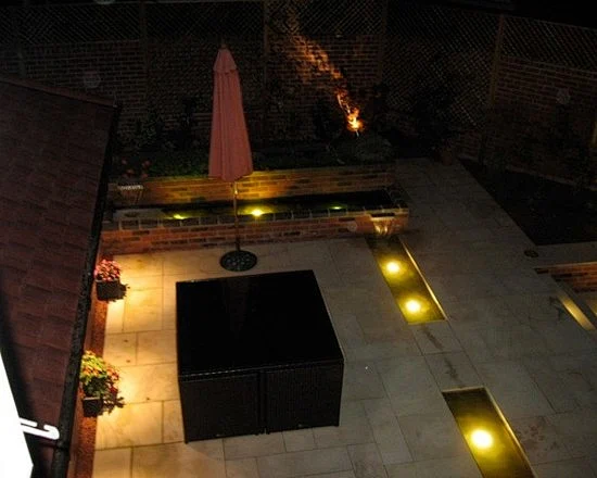 Small modern garden : This garden has a lot of features in a small ...