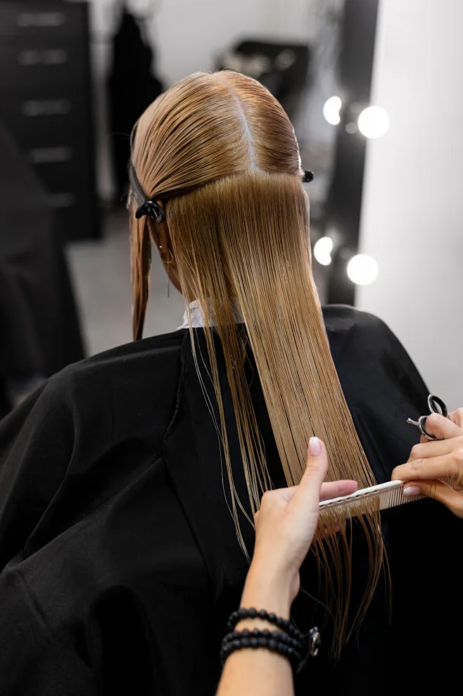 woman-getting-her-hair-cut-beauty-salon_23-2149167398.jpg?w=1800&t=st ...