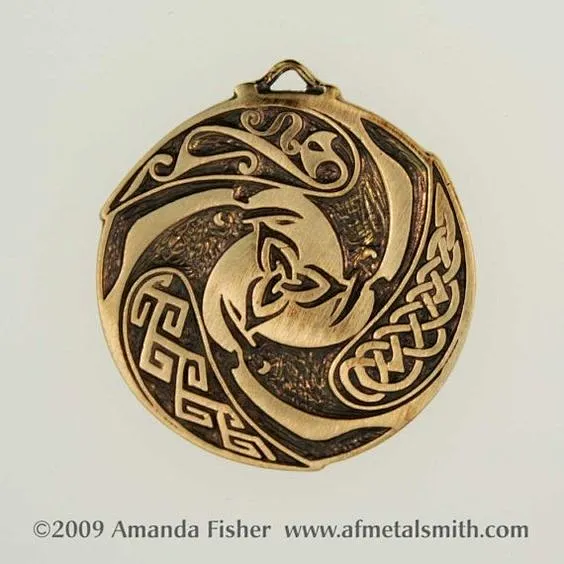 Bronze Triple Raven Triskele Pendant- a Celtic design: -花瓣网