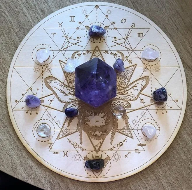 其中包括图片：Honey Bee Sri Yantra Crystal Grid Altar Decoration | Etsy in ...