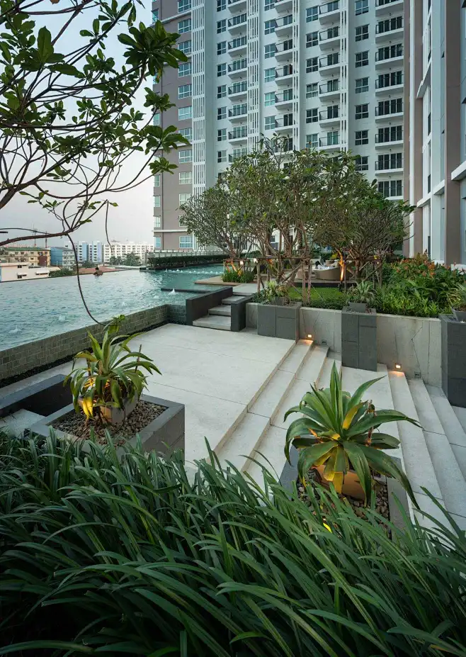 The Parkland Phetkasem - Swimming pool by Xsite Design Studio-mooool设计-花瓣网