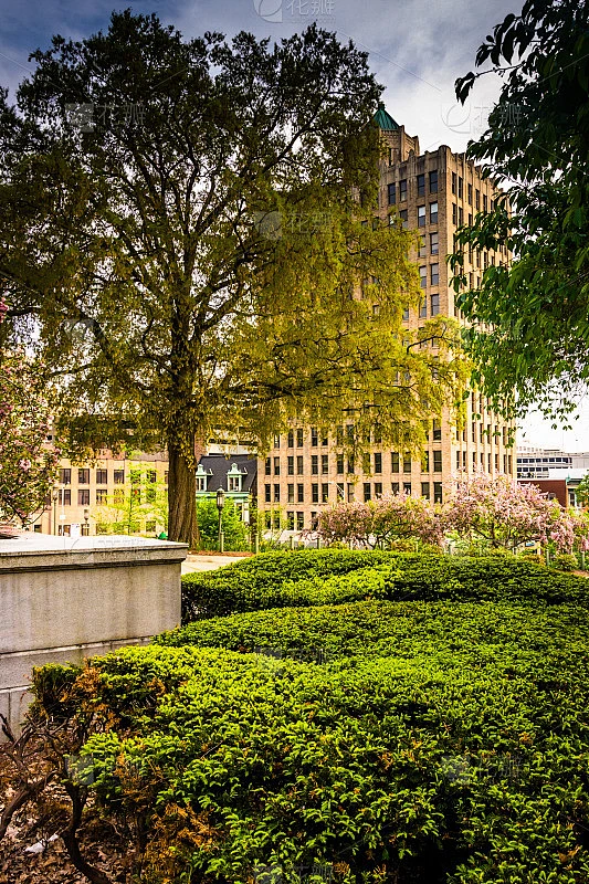 宾夕法尼亚州哈里斯堡国会大厦的灌木丛和建筑物素材-花瓣网