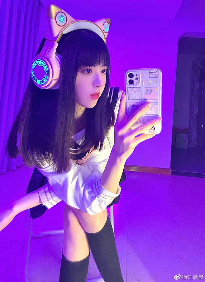 61晨晨：紫色氛围灯yyds