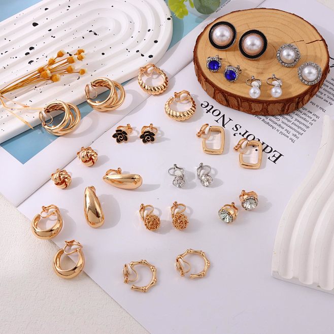 Amazon.com：CASDAN 15 对夹式女士耳环可爱耳环水晶珍珠耳环迷人时尚耳环非穿孔夹耳环套装：服装、鞋子和珠宝