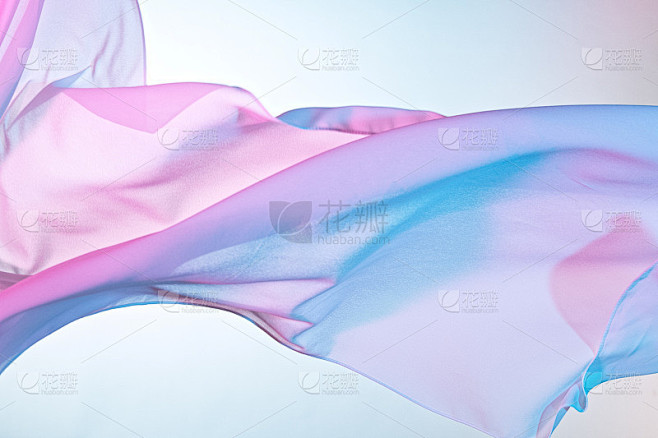 光滑优雅的彩色透明布料分离在白色背景上。