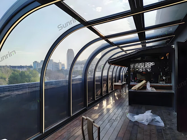 Sunrim苏伊士是智能电动移动阳光房品牌厂家! 专为商业电动阳光房遮阳棚、伸缩阳光房、活动阳光房设计与施工，拥有酒店，餐厅，咖啡店，写字楼 ...