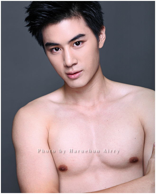 肌肉男照片人体结构参考来自cgbook.cn (1518)