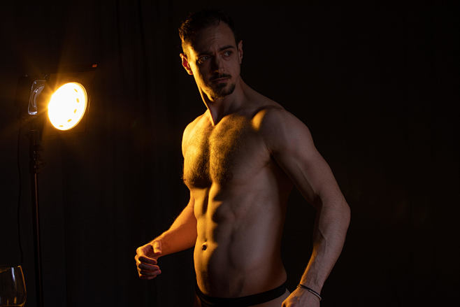 Reference-Pictures_Dramatic-Figure-Lighting-3460