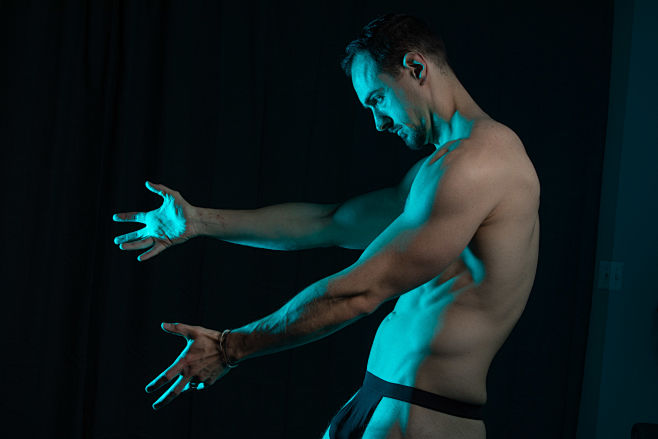 Reference-Pictures_Dramatic-Figure-Lighting-3326