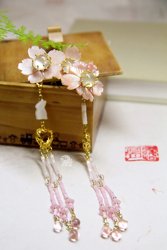 露寫月】绯心」水沫玉 图片_古风首饰图片素材-花瓣网