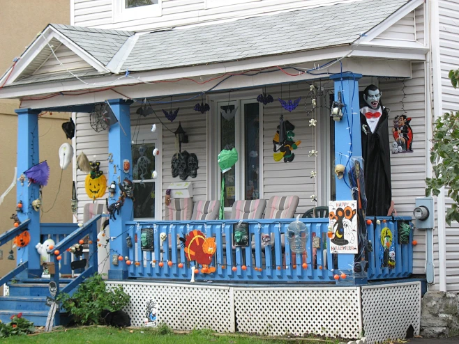 Halloween_decorations%2C_Sandy_Hill%2C_Ottawa.jpg (1.50 MB,2592*1944)-花瓣网