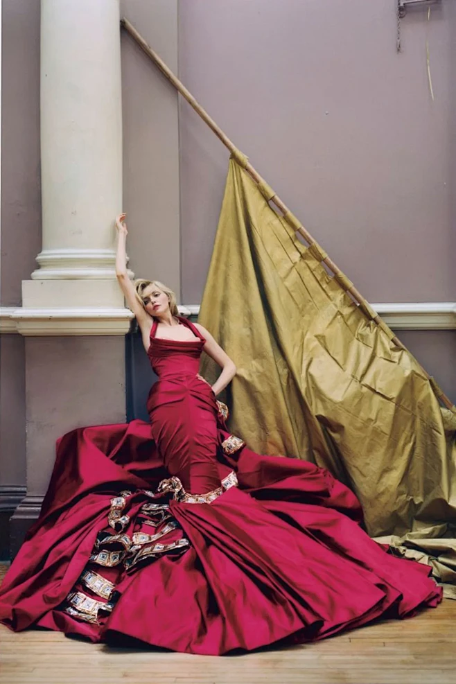 tim-walker-sophie-dahl-vogue-dec2004-p267-dior-haute-couture-花瓣网