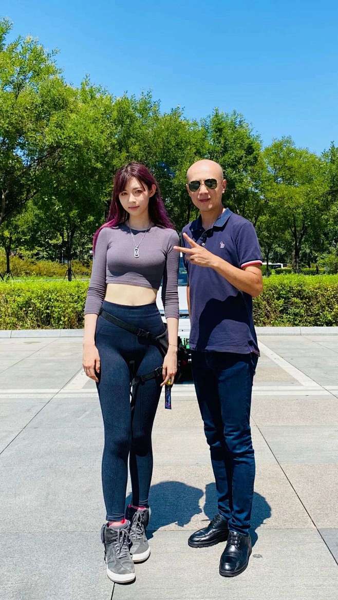 抖音机车D cup女神痞幼翻车了？大尺度情趣模特照被扒出！