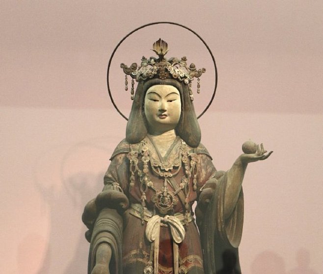 印度神话中的美丽、幸福、幸运女神，吉祥天（Lakṣmī，功德天，摩诃室利Mahāśrī，毗湿奴的妻子）。 在“乳海搅拌”神话（Samudra ...