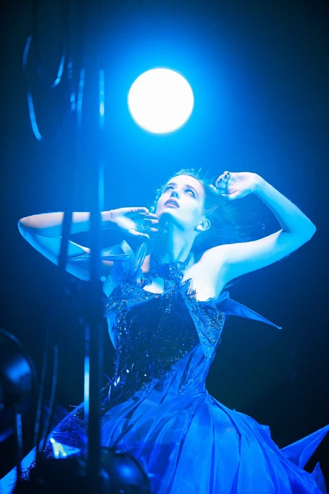 翻到王家卫和伊娃·格林合作过的Dior Midnight Poison广告，Eva好美腻 -花瓣网